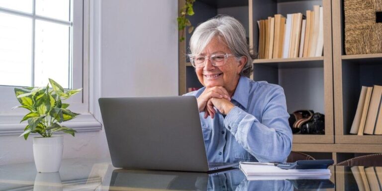 Setting Up a Home Office in Your Retirement Apartment